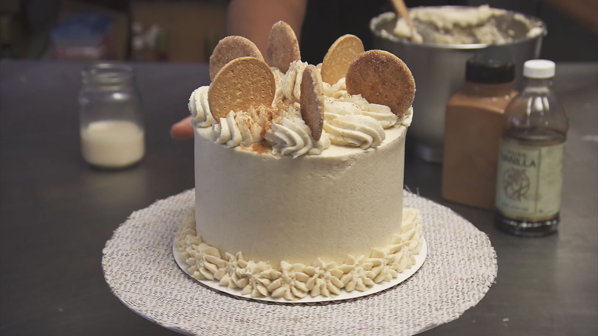 Q’s Cakes and Sweets Boutique - ¡COLORES!